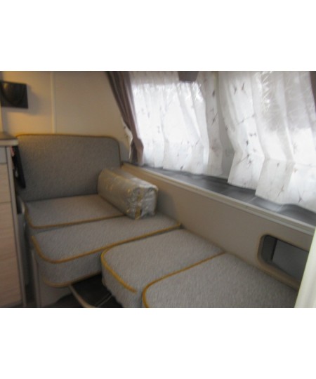 CARAVANE ERIBA TOURING FAMILIA 310 URBAN | Loisirs caravaning Saint ...